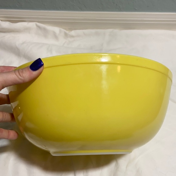 Pyrex | Kitchen | Vintage Pyrex Primary Color Large Mixing Bowl Yellow ...
